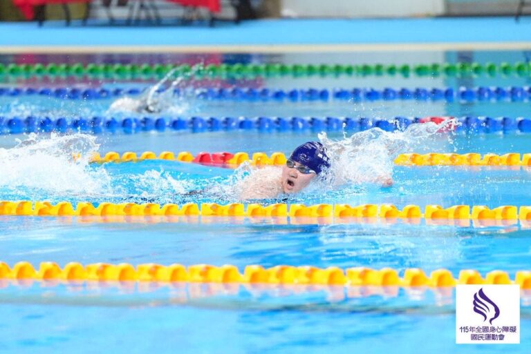 五金傳奇再進化！輔英科大姜曼羚三破全國紀錄 勇奪全障運五金稱霸泳壇 | 蕃新聞